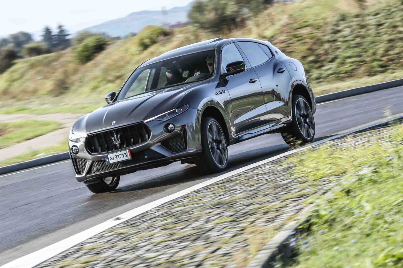 Maserati Levante Trofeo e GTS motore V8 Roadshow | Maserati IT